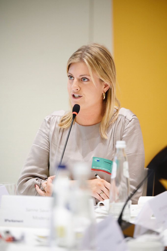 Sanne Savelsbergh - Moderating.EU